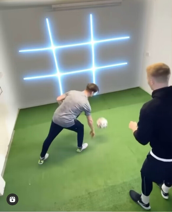 Michael AGUILAR on LinkedIn: Comment s’amuser avec une balle de foot ... Michael AGUILAR on LinkedIn: Comment s’amuser avec une balle de foot ...