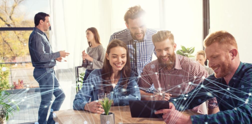 Mitarbeiter App kaufen oder entwickeln lassen…? Mitarbeiter App kaufen oder entwickeln lassen…?