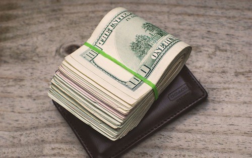 Five Practical Reasons to (Still) Carry Cash Five Practical Reasons to (Still) Carry Cash