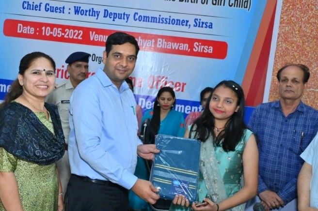 CHAHAT GOYAL on LinkedIn: Honoured by SH Ajay Singh Tomar IAS DC ... CHAHAT GOYAL on LinkedIn: Honoured by SH Ajay Singh Tomar IAS DC ...