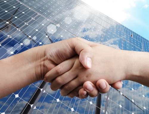 Avoid These Types of Handshakes That Will Hurt Your Influence Avoid These Types of Handshakes That Will Hurt Your Influence