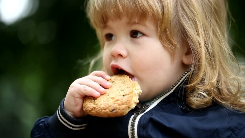 6 op de 10 ouders vindt het lastig hun kind gezond te laten eten 6 op de 10 ouders vindt het lastig hun kind gezond te laten eten