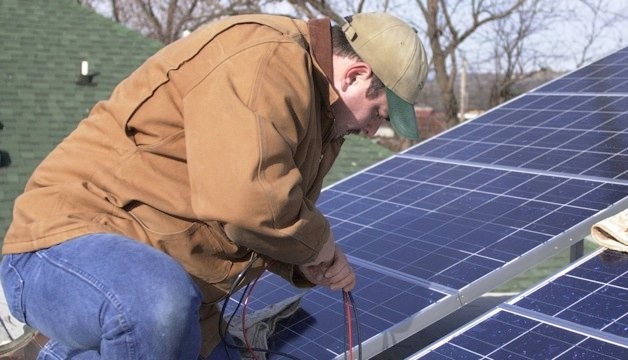 Solar, Wind Power Becoming Cheaper Than Fossil Fuels Solar, Wind Power Becoming Cheaper Than Fossil Fuels