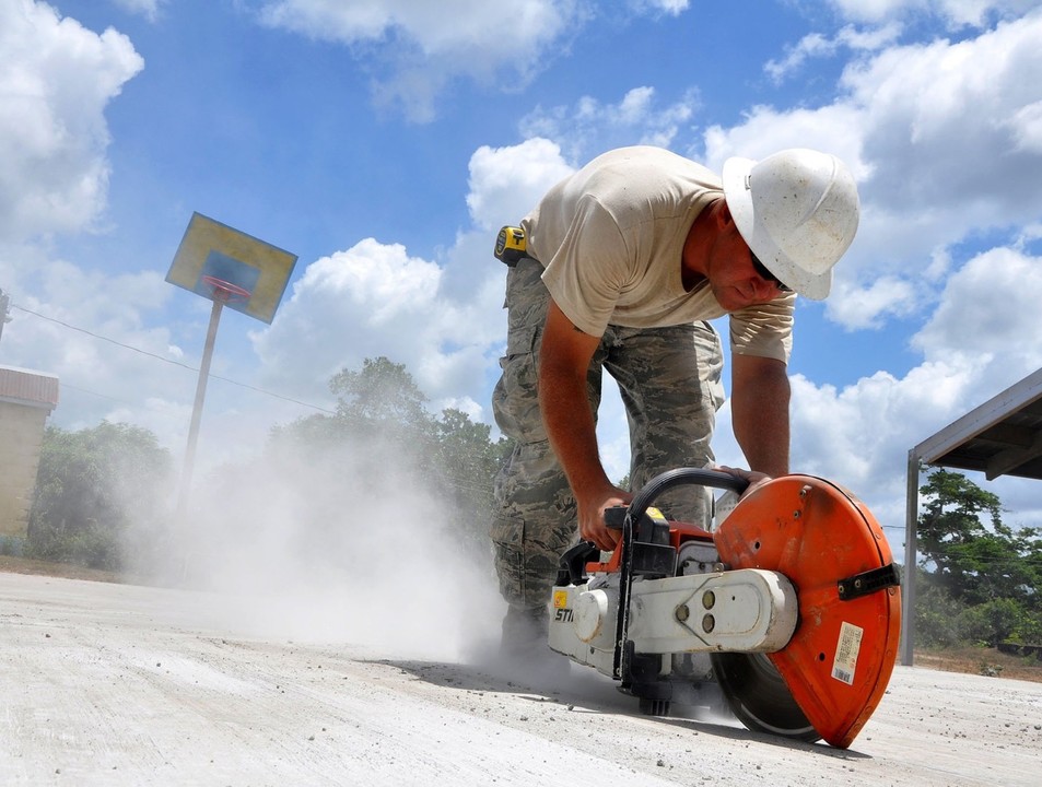 How to comply with OSHA’s Final Respirable Crystalline Silica Rule How to comply with OSHA’s Final Respirable Crystalline Silica Rule