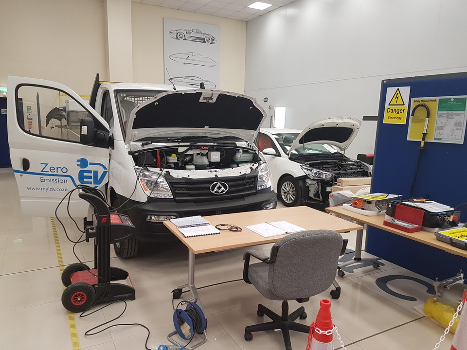 Choosing the right arc-flash clothing for electric vehicle work Choosing the right arc-flash clothing for electric vehicle work