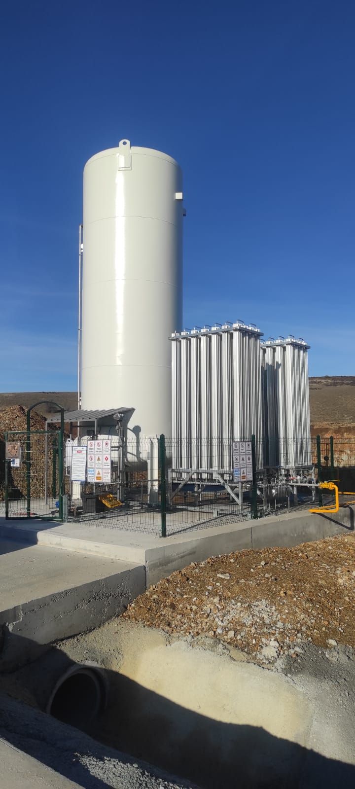ECE T. on LinkedIn: #tanks #cryogenic_tanks #storage #lng #vaporizer # ... ECE T. on LinkedIn: #tanks #cryogenic_tanks #storage #lng #vaporizer # ...