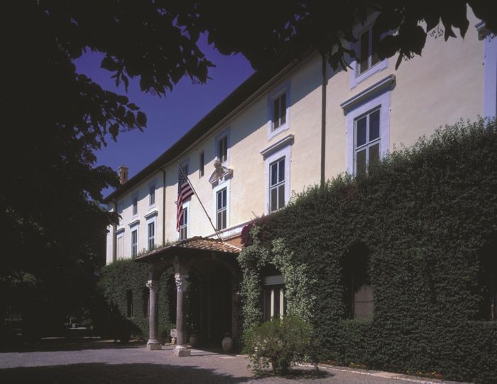 Emmanuelle de Foy on LinkedIn: Meetings in Rome. Villa Taverna. Emmanuelle de Foy on LinkedIn: Meetings in Rome. Villa Taverna.