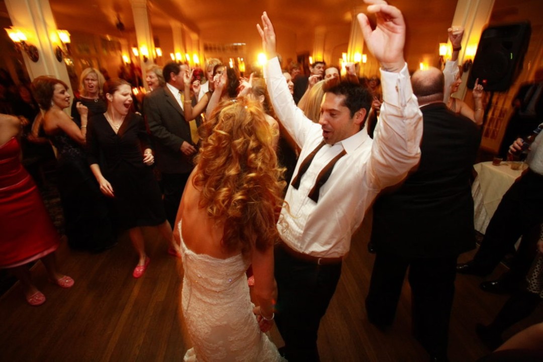 6 Ways to Maximize Dancing at your Wedding 6 Ways to Maximize Dancing at your Wedding