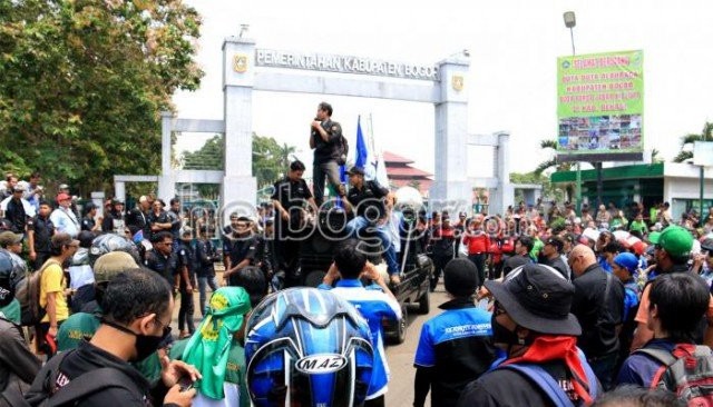 PHK Merajalela, Buruh Diminta Tidak Tuntut Kenaikan UMK PHK Merajalela, Buruh Diminta Tidak Tuntut Kenaikan UMK