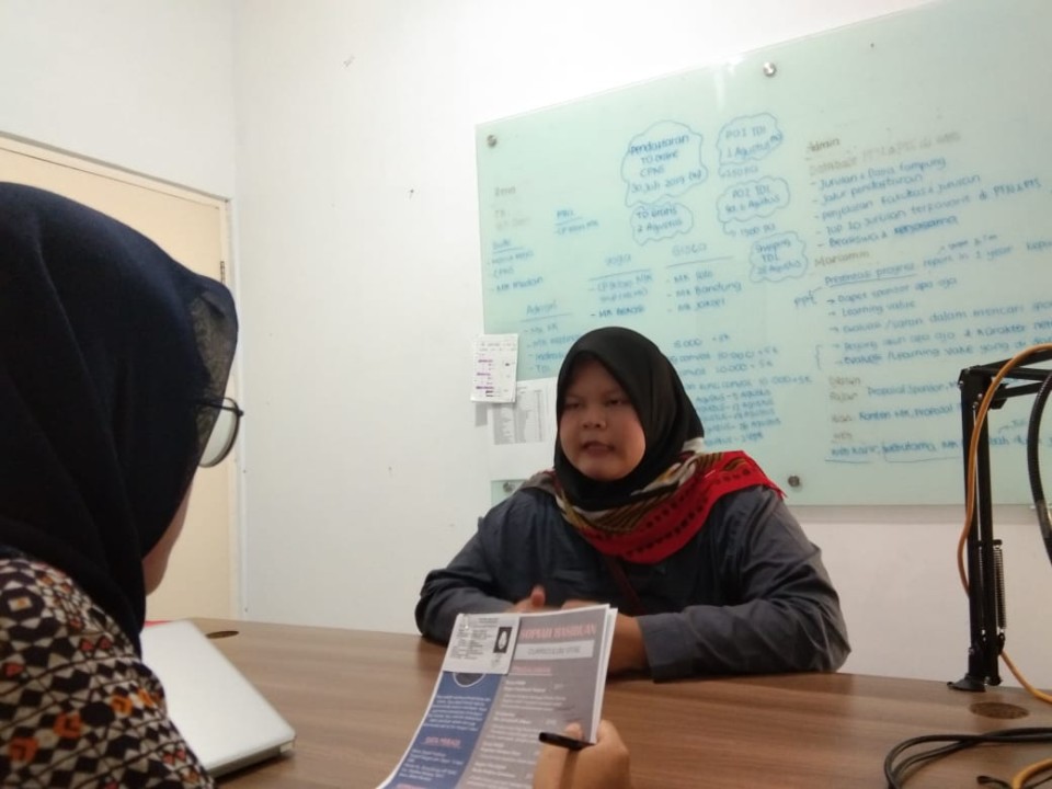 Interview User: Jatuh Cinta pada Pandangan Pertama Interview User: Jatuh Cinta pada Pandangan Pertama