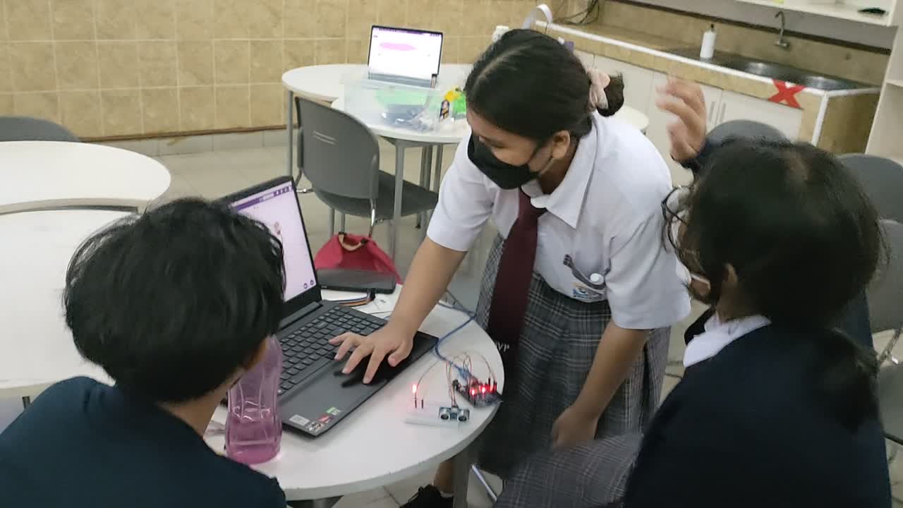 Shaun Billones on LinkedIn: Ultrasonic Sensor with LED and sounds ... Shaun Billones on LinkedIn: Ultrasonic Sensor with LED and sounds ...
