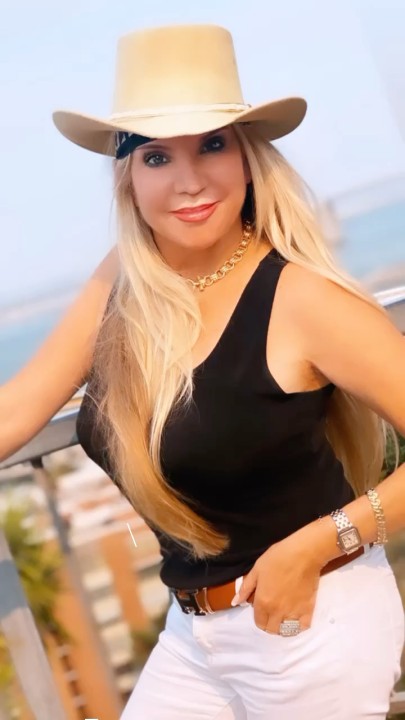 Patricia Darquea auf LinkedIn: #patriciadarquea #shadyfaceinc # ... Patricia Darquea auf LinkedIn: #patriciadarquea #shadyfaceinc # ...