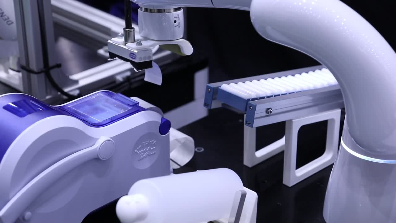 DENSO Robotics Europe on LinkedIn: Labeling of various bottle types and ... DENSO Robotics Europe on LinkedIn: Labeling of various bottle types and ...