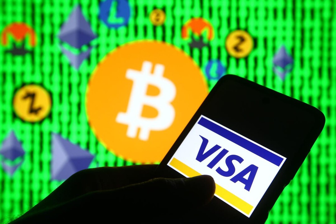 Crypto-linked payment cards Crypto-linked payment cards