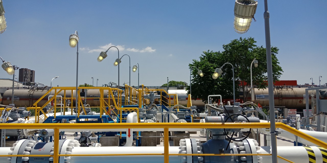 EX E VS. EX D: WHICH EXPLOSION PROOF METHOD IS RIGHT FOR YOU? EX E VS. EX D: WHICH EXPLOSION PROOF METHOD IS RIGHT FOR YOU?