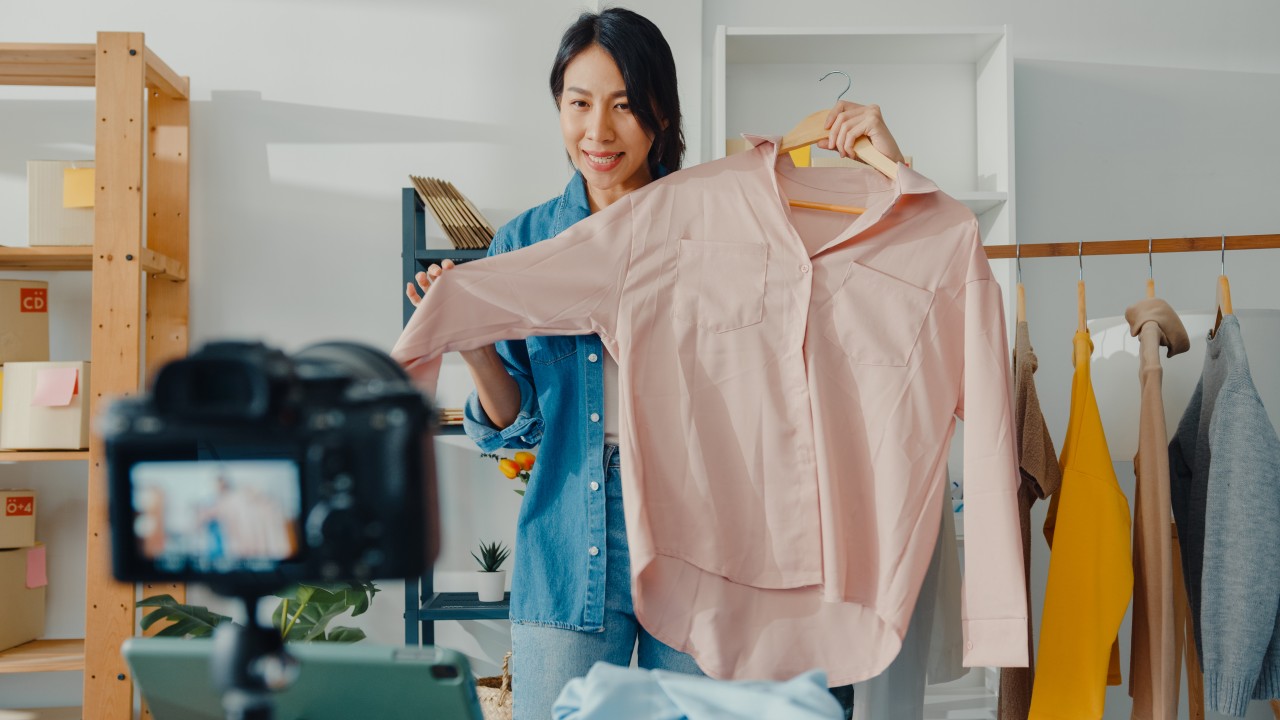 Livestream shopping is revolutionizing the e-commerce landscape Livestream shopping is revolutionizing the e-commerce landscape