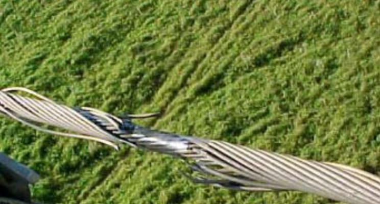 Understanding Aeolian Vibration on Spacer Clamps and conductors Understanding Aeolian Vibration on Spacer Clamps and conductors