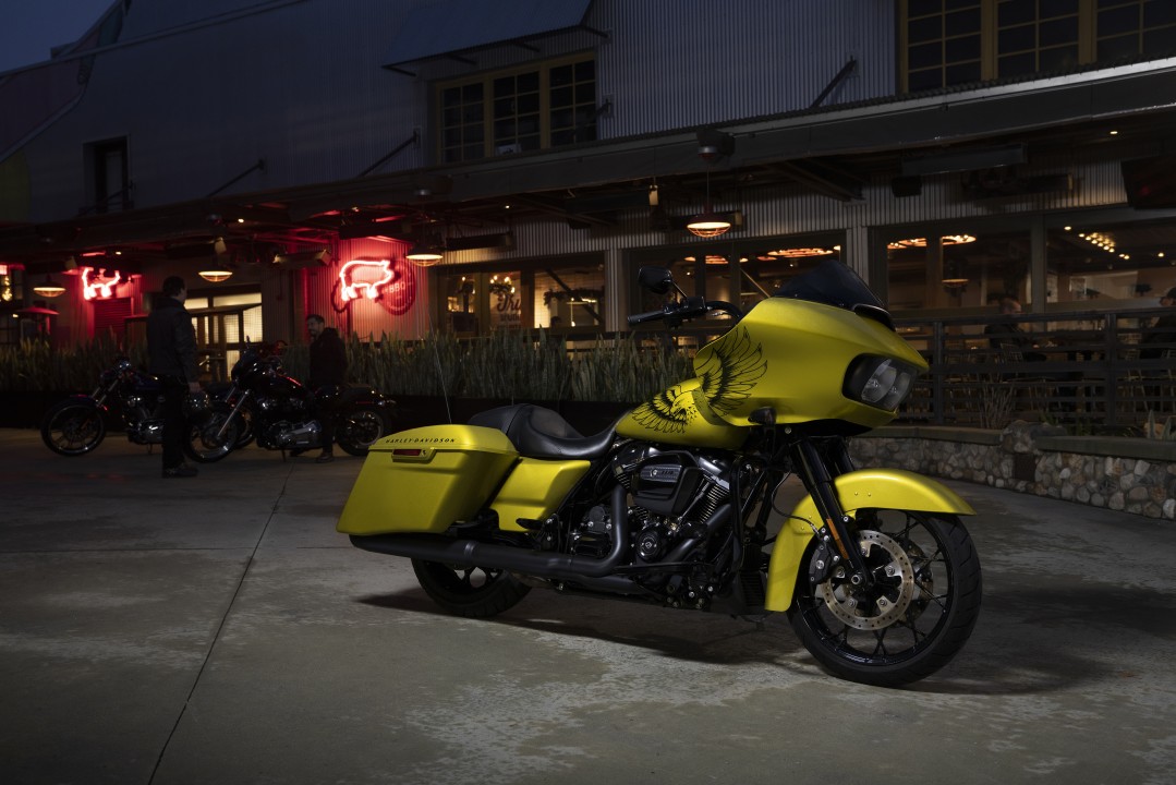 HARLEY-DAVIDSON DEBUTS SPECIAL EDITION PAINT FOR ROAD GLIDE® SPECIAL MODEL HARLEY-DAVIDSON DEBUTS SPECIAL EDITION PAINT FOR ROAD GLIDE® SPECIAL MODEL