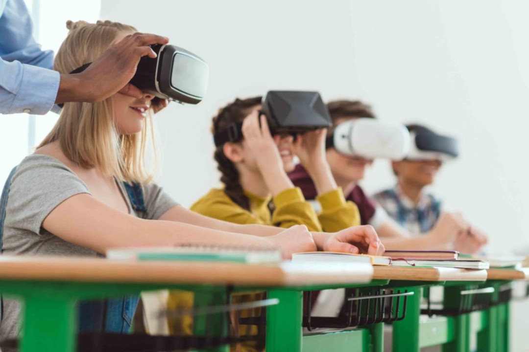 Improving the Quality of Education with VR & AR Improving the Quality of Education with VR & AR