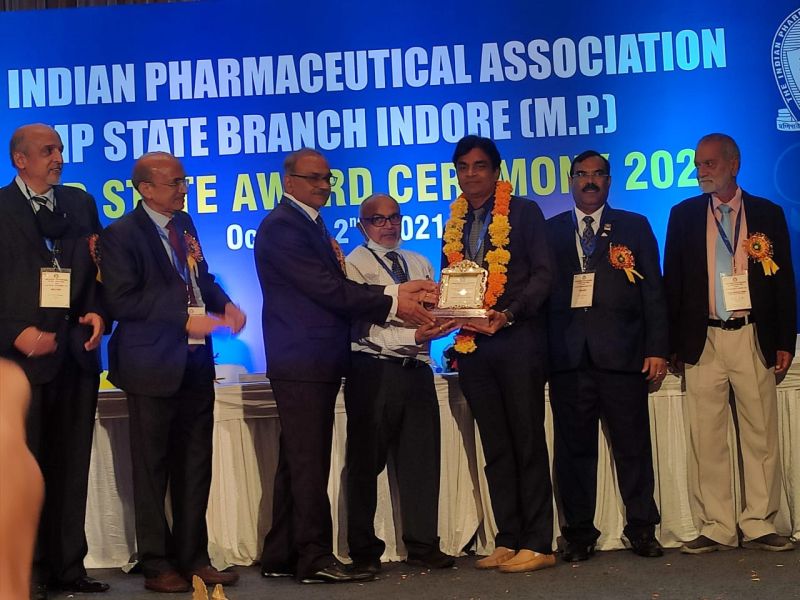 Vinod gauttam on LinkedIn: Receiving award of Eminent Principal from ... Vinod gauttam on LinkedIn: Receiving award of Eminent Principal from ...