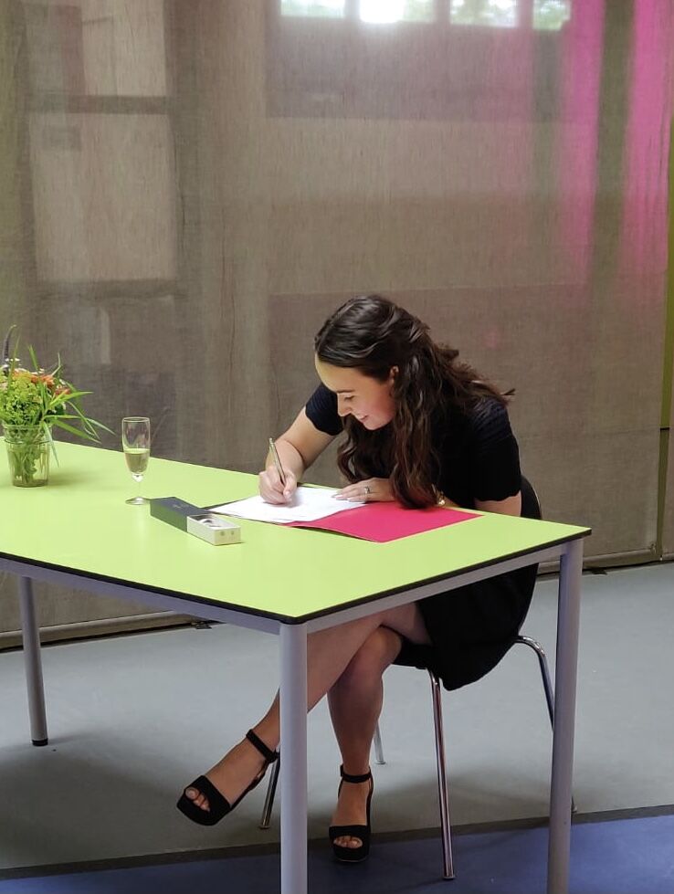 Romy-Anne van Uum op LinkedIn: Afgestudeerd! 🥂 Gisteren heb ik ... Romy-Anne van Uum op LinkedIn: Afgestudeerd! 🥂 Gisteren heb ik ...