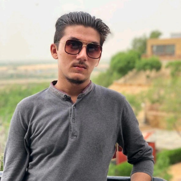 Huzaifa Khalid - Freelance Graphic Web Designer - Freelance | LinkedIn Huzaifa Khalid - Freelance Graphic Web Designer - Freelance | LinkedIn