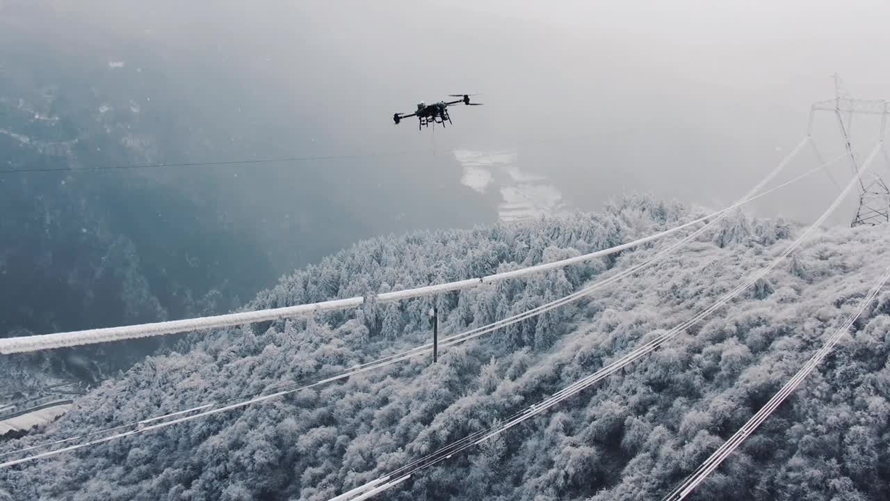 FlyCart30 uses drones to remove ice from power lines. | Types Digital ... FlyCart30 uses drones to remove ice from power lines. | Types Digital ...