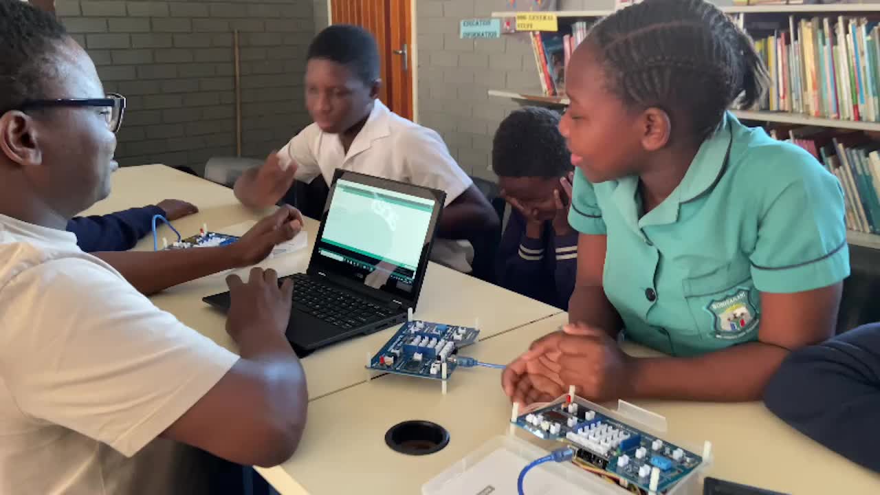 Langa Zulu auf LinkedIn: #kznroboticsroadshow #chietaroboticsclub # ... Langa Zulu auf LinkedIn: #kznroboticsroadshow #chietaroboticsclub # ...