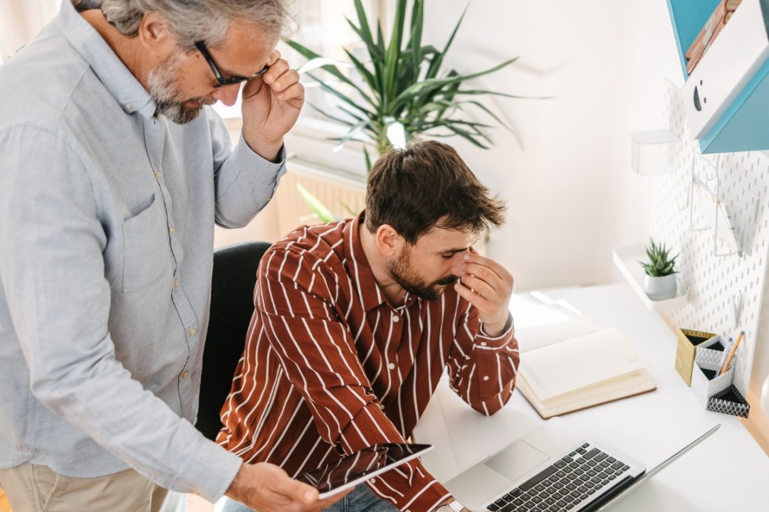How to Handle a Micromanaging Boss How to Handle a Micromanaging Boss