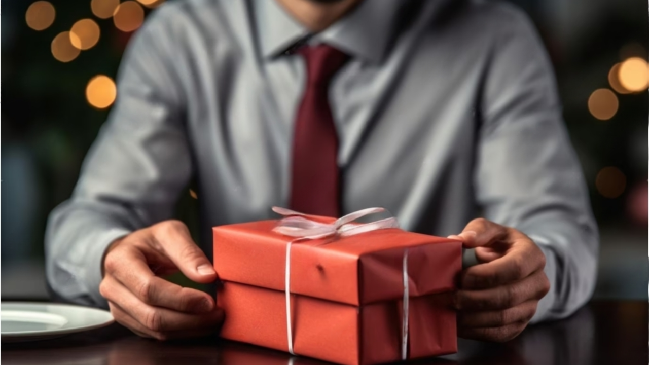 The Psychology of Corporate Gifting: Boosting Employee Morale and ... The Psychology of Corporate Gifting: Boosting Employee Morale and ...