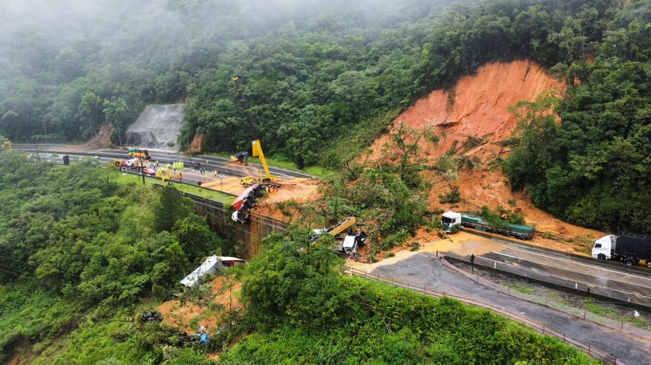 Causes and Effects of landslide Causes and Effects of landslide