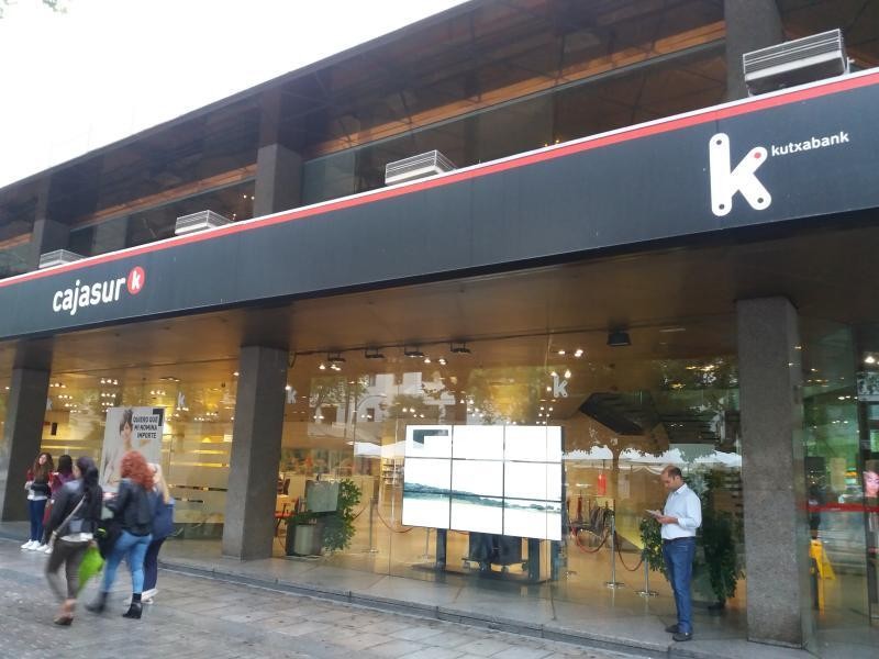 Cajasur obtiene un beneficio de 21 millones de euros al final del ... Cajasur obtiene un beneficio de 21 millones de euros al final del ...