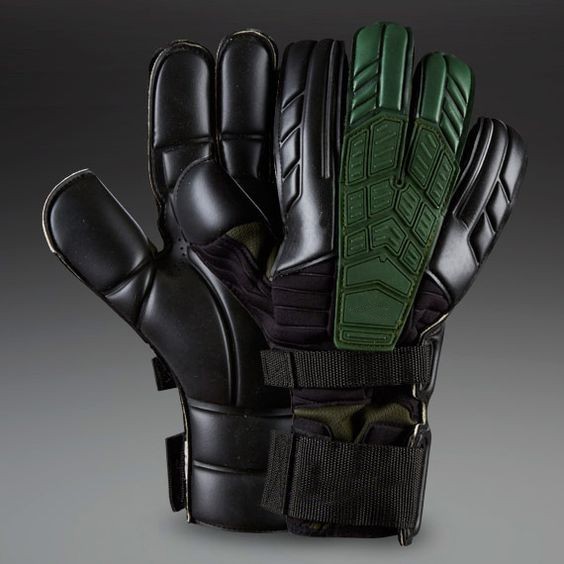 Personalized Goalkeeper Gloves: Defend Your Way Personalized Goalkeeper Gloves: Defend Your Way