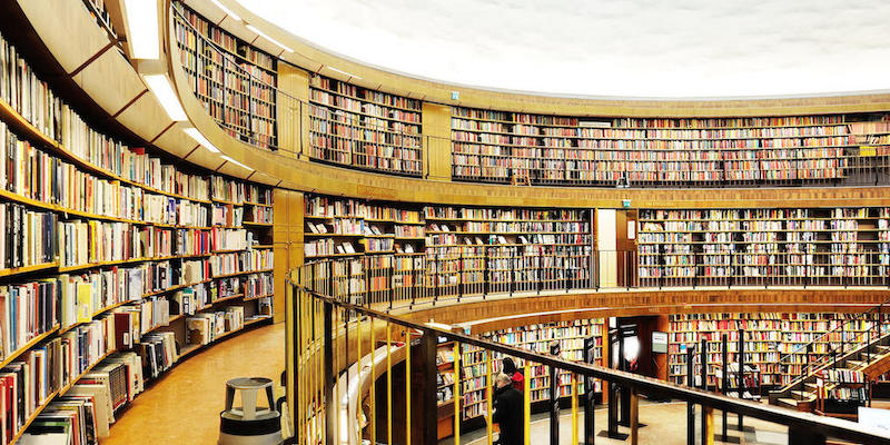Cloud-Based Data Storage Solutions: The Library vs. Kindle Analogy Cloud-Based Data Storage Solutions: The Library vs. Kindle Analogy