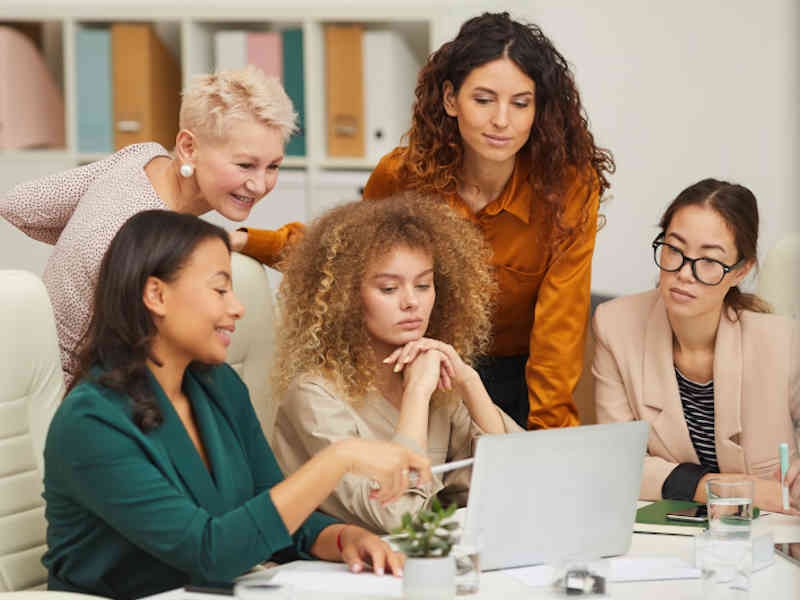 Empoderamento na Liderança: Desbravando Caminhos para a Excelência Feminina Empoderamento na Liderança: Desbravando Caminhos para a Excelência Feminina