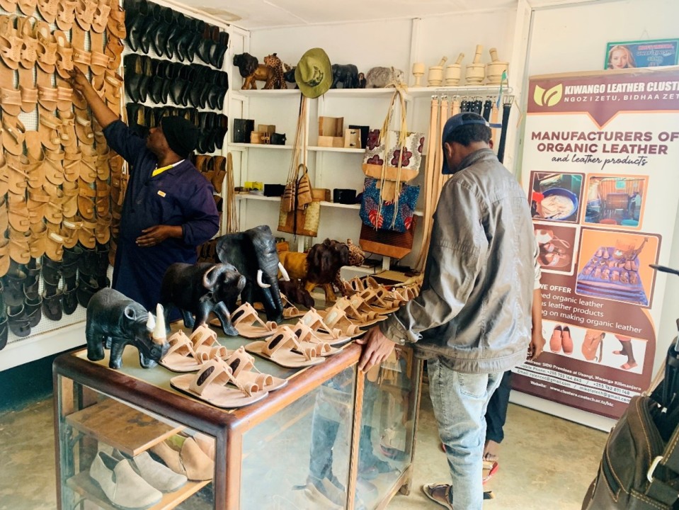 THE ROLE OF INNOVATIVE LEATHER CLUSTERS IN ECONOMIC GROWTH: A case of ... THE ROLE OF INNOVATIVE LEATHER CLUSTERS IN ECONOMIC GROWTH: A case of ...