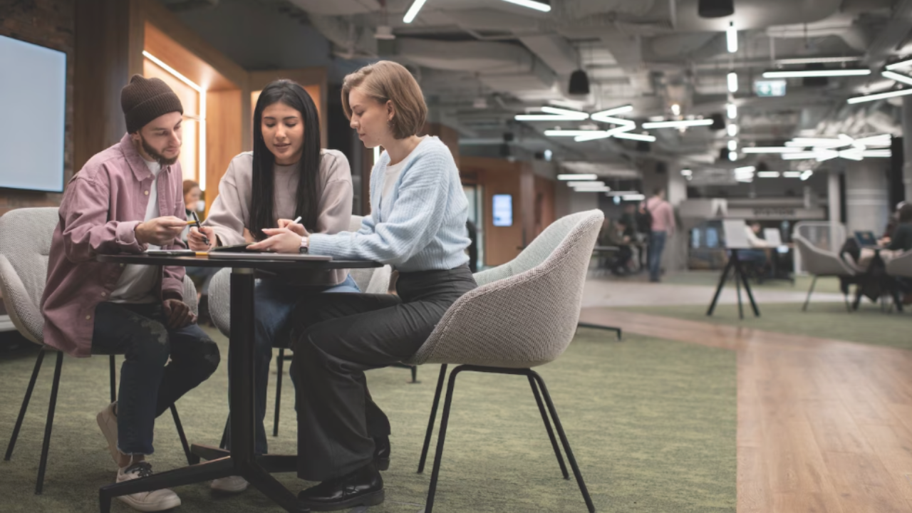 📢The Rise of Hybrid Workspaces in India: Blending Traditional and ... 📢The Rise of Hybrid Workspaces in India: Blending Traditional and ...