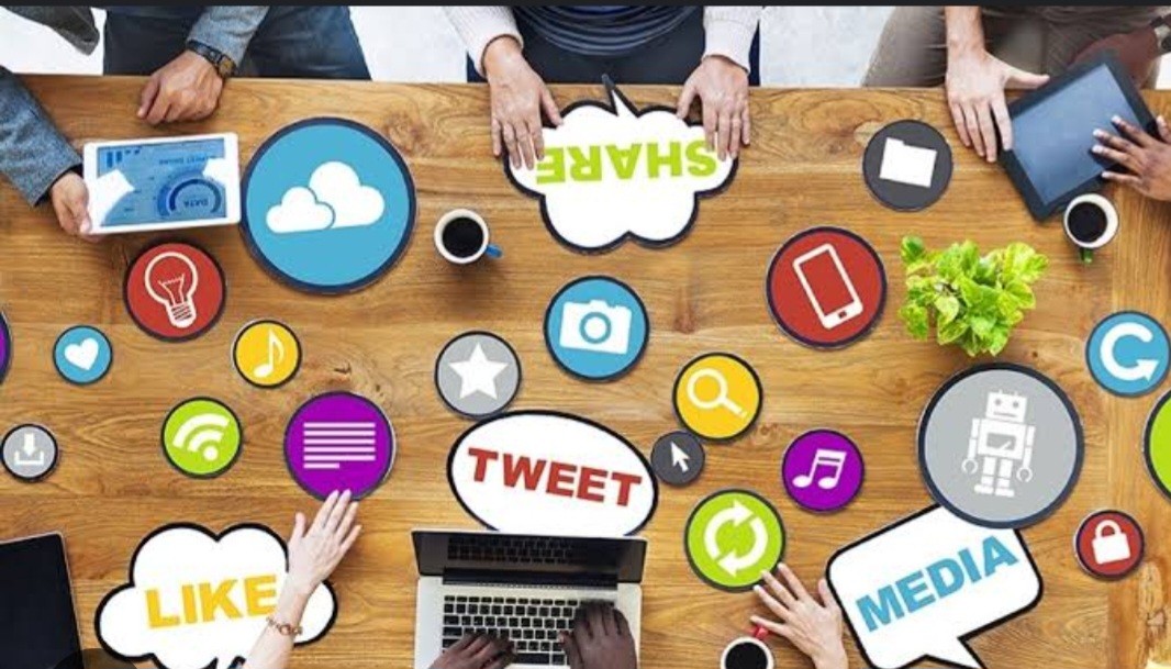 Decoding Social Media Marketing in the Digital Age Decoding Social Media Marketing in the Digital Age