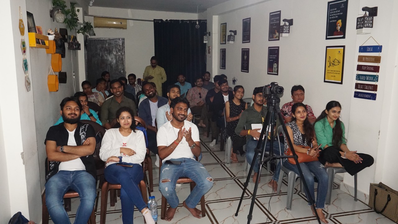 Delhi's Hidden Gems: Unearthing the City's Best Poetry Open Mics Delhi's Hidden Gems: Unearthing the City's Best Poetry Open Mics