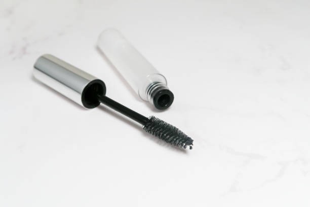 Fluttering Forward: Exploring the Eyelash Growth Solution Market 👁️💧💼 Fluttering Forward: Exploring the Eyelash Growth Solution Market 👁️💧💼