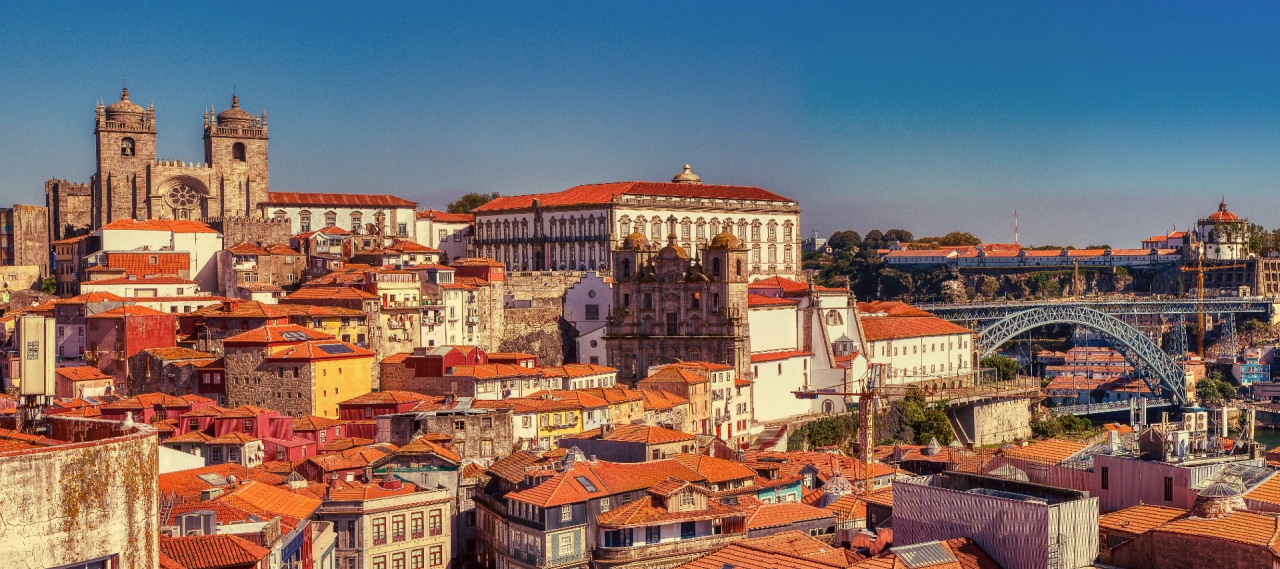 Navigating Complexity: Hiring Foreign Talent to work in Portugal Navigating Complexity: Hiring Foreign Talent to work in Portugal