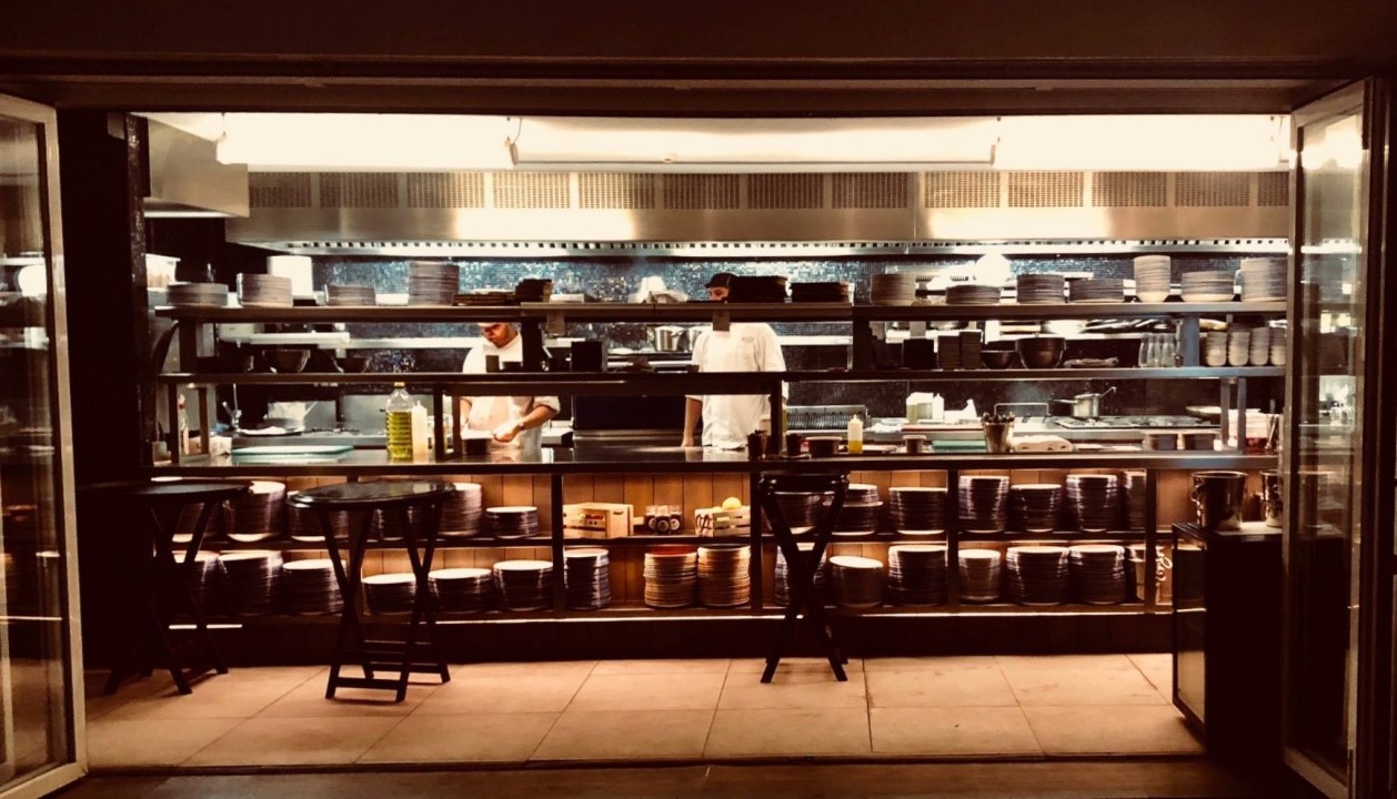 STREAMLINING RESTAURANT OPERATIONS STREAMLINING RESTAURANT OPERATIONS
