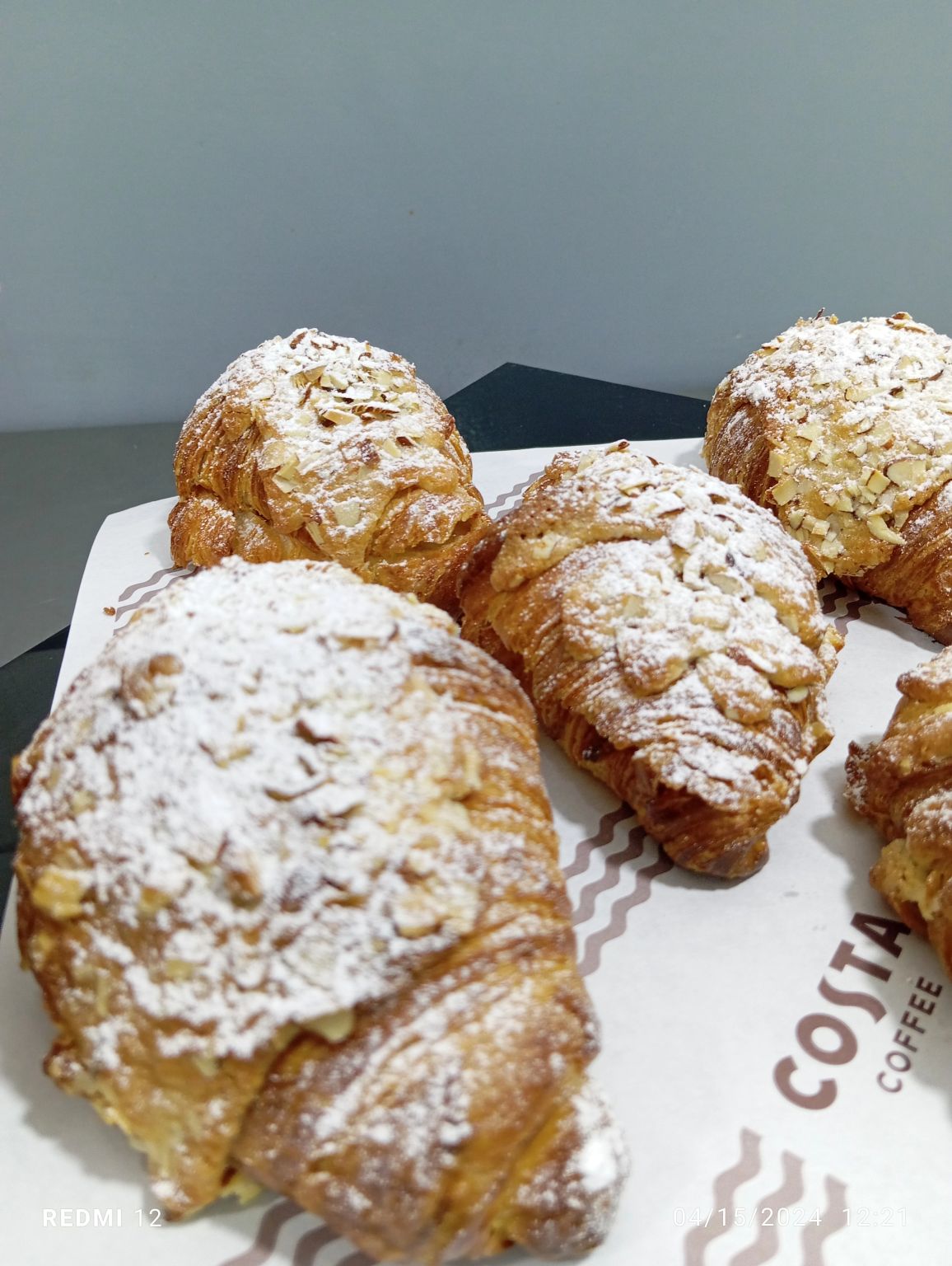 Ali Najaf sur LinkedIn : Almond croissant 🥐😜🥐 Ali Najaf sur LinkedIn : Almond croissant 🥐😜🥐