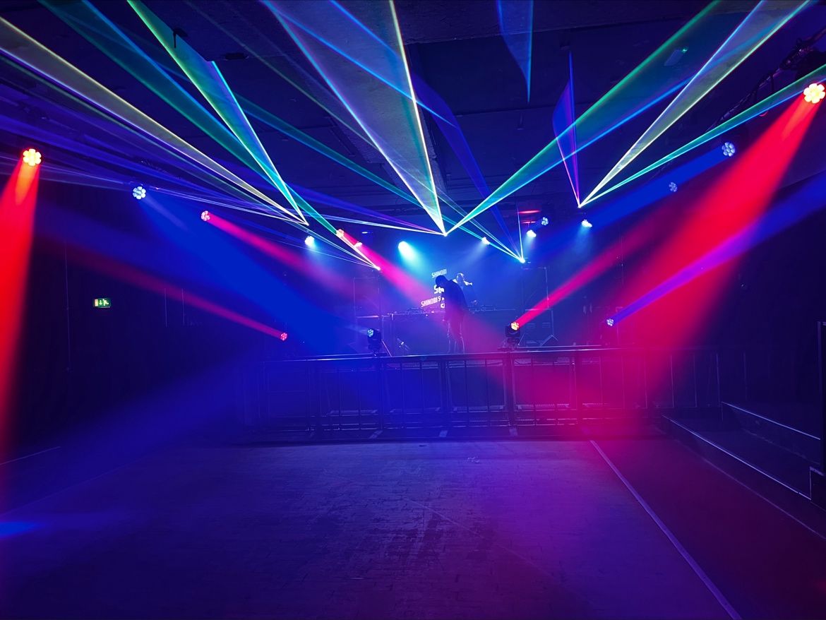 Kieran Donoghue on LinkedIn: Setting Up a video wall and some fixtures ... Kieran Donoghue on LinkedIn: Setting Up a video wall and some fixtures ...