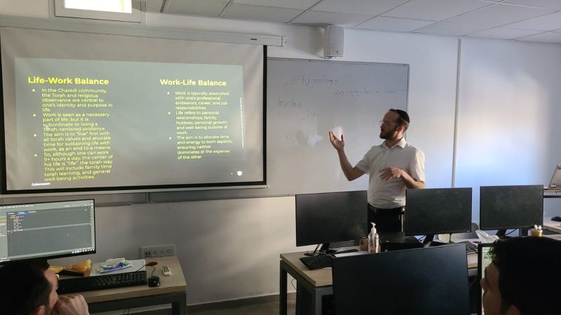 Aaron Safrai on LinkedIn: כבוד גדול לארח את הבוגרים שלנו, תודה משה Aaron Safrai on LinkedIn: כבוד גדול לארח את הבוגרים שלנו, תודה משה
