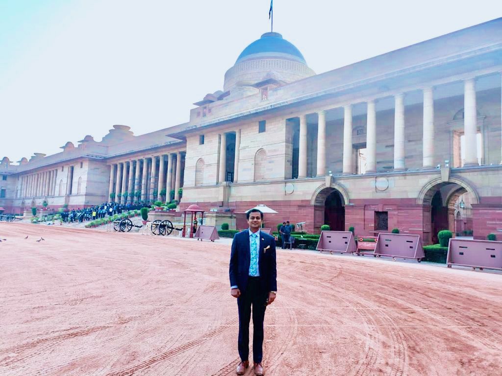 Rohit Choubey on LinkedIn: At the President Secretariat 🙂 Rohit Choubey on LinkedIn: At the President Secretariat 🙂