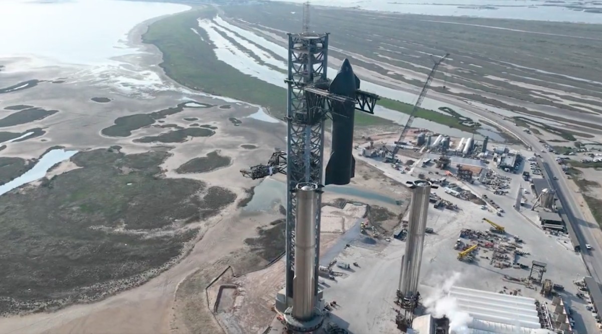 LiftPort Group on LinkedIn: SpaceX stacks giant Starship rocket again ... LiftPort Group on LinkedIn: SpaceX stacks giant Starship rocket again ...