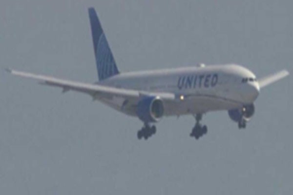 Salim Shaikh on LinkedIn: United Airlines Flight Ka Panel Gir Gaya ... Salim Shaikh on LinkedIn: United Airlines Flight Ka Panel Gir Gaya ...