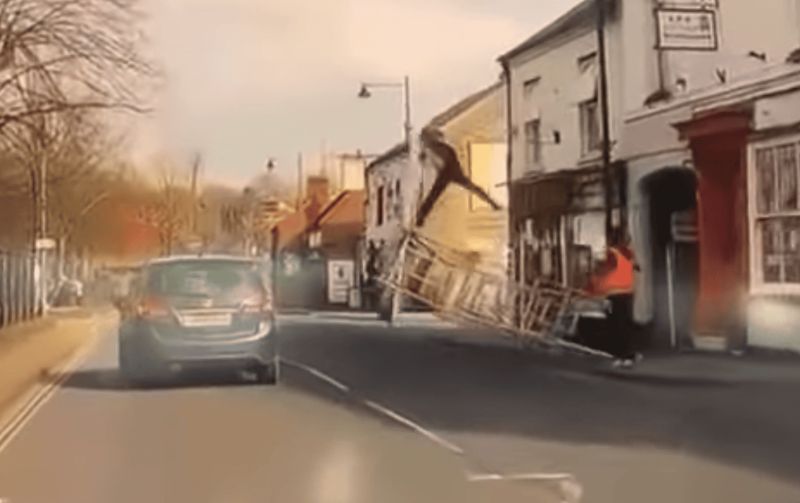 Scaffmag on LinkedIn: Dashcam Captures Dramatic Scaffold Fall in Buckingham Scaffmag on LinkedIn: Dashcam Captures Dramatic Scaffold Fall in Buckingham