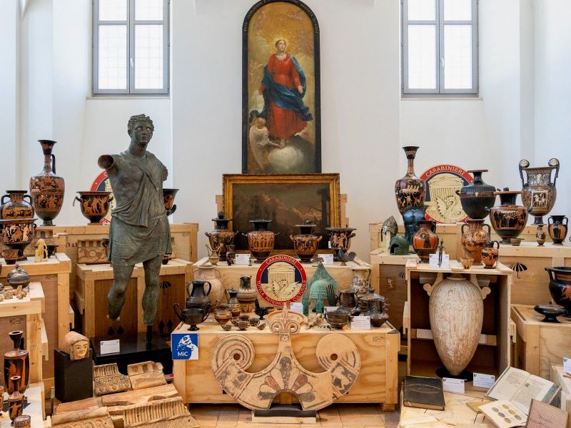 Donna Edwards on LinkedIn: Trove of 600 Looted Italian Artifacts Worth ... Donna Edwards on LinkedIn: Trove of 600 Looted Italian Artifacts Worth ...